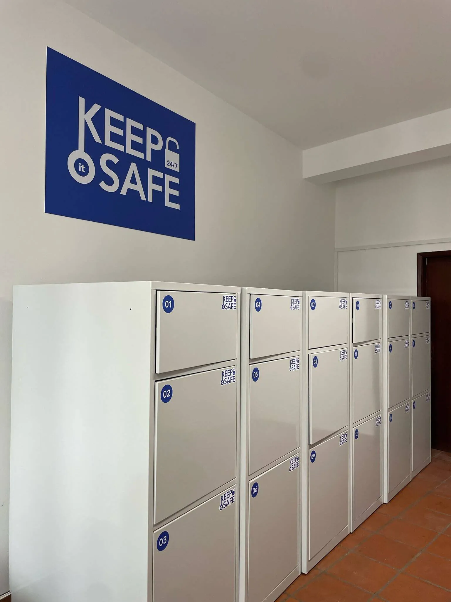 Keep it Safe 24/7 © - Luggage Storage Lockers Funchal